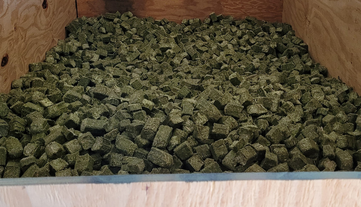 Hay-Rite Alfalfa Cubes 2000lb. Tote Bag - Pickup Only – CW Elite Cow Horses
